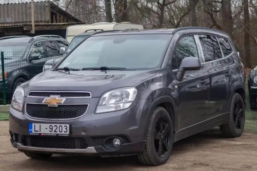 Grey Chevrolet Orlando 2011 in Grobiņa, with an engine capacity of 2.00 L and mileage of 163 thousand km for 5450 €, photo 1 on AUTOMOTO.COM.LV