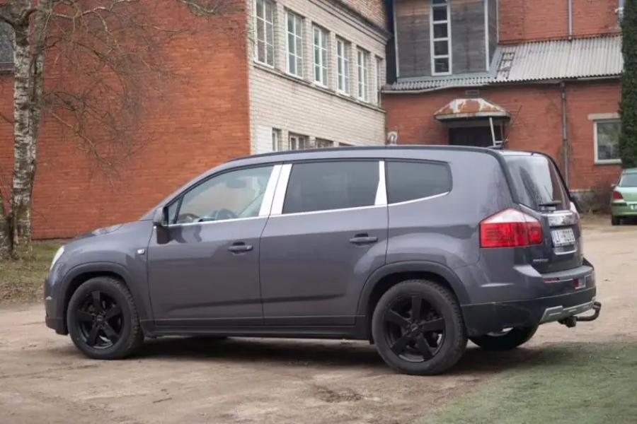 Grey Chevrolet Orlando 2011 in Grobiņa, with an engine capacity of 2.00 L and mileage of 163 thousand km for 5450 €, photo 5 on AUTOMOTO.COM.LV