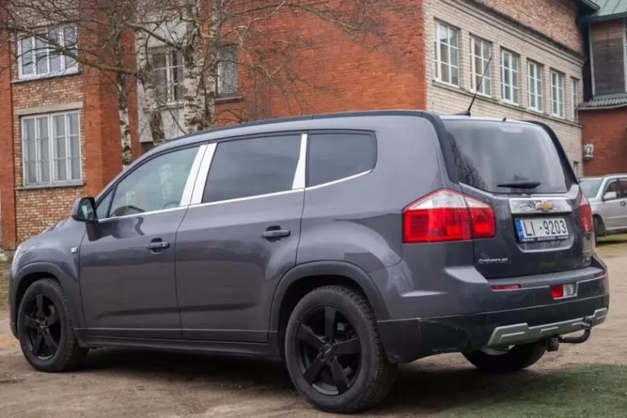 Grey Chevrolet Orlando 2011 in Grobiņa, with an engine capacity of 2.00 L and mileage of 163 thousand km for 5450 €, photo 6 on AUTOMOTO.COM.LV