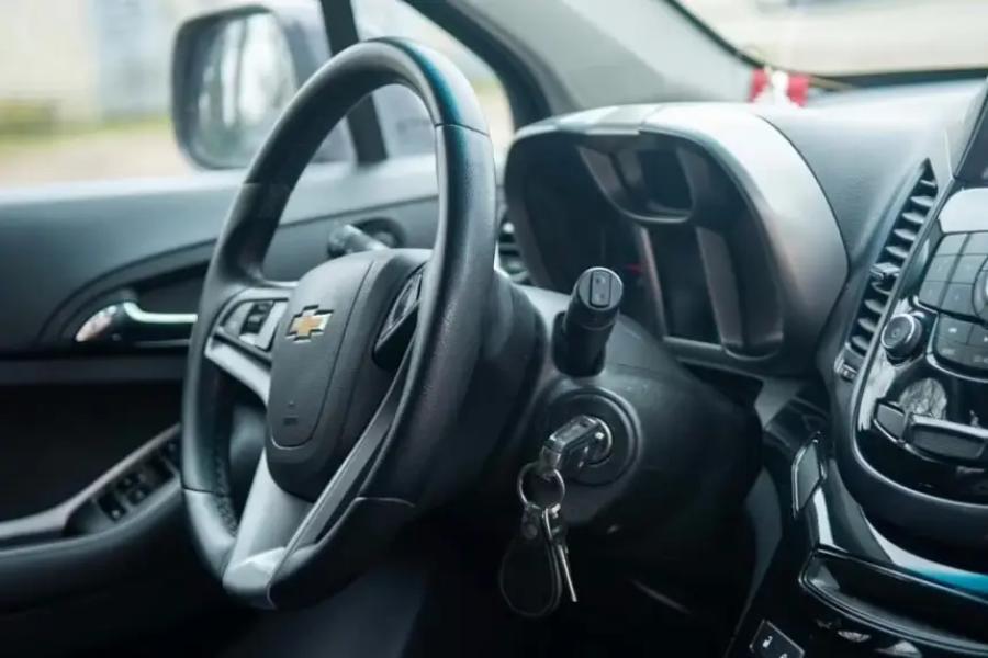 Grey Chevrolet Orlando 2011 in Grobiņa, with an engine capacity of 2.00 L and mileage of 163 thousand km for 5450 €, photo 16 on AUTOMOTO.COM.LV