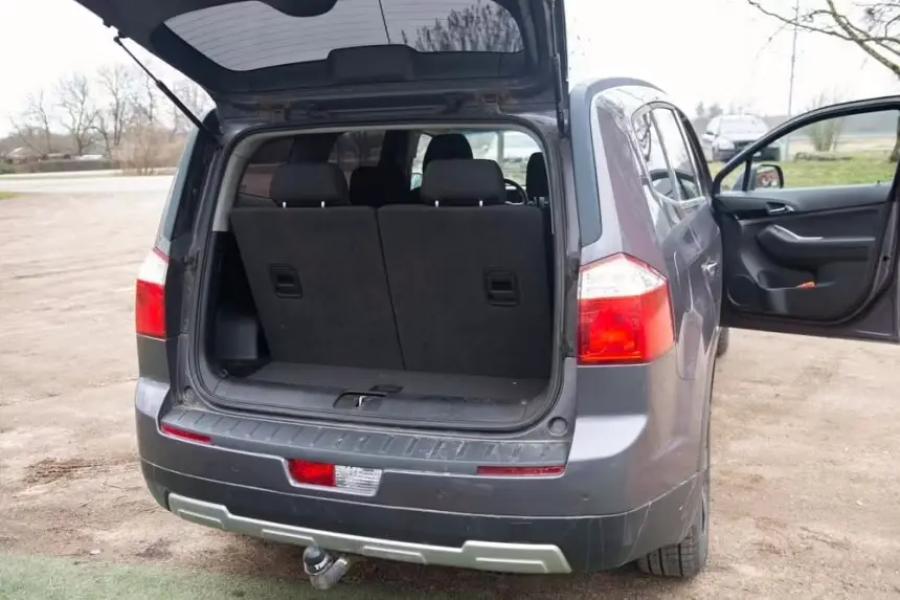 Grey Chevrolet Orlando 2011 in Grobiņa, with an engine capacity of 2.00 L and mileage of 163 thousand km for 5450 €, photo 20 on AUTOMOTO.COM.LV
