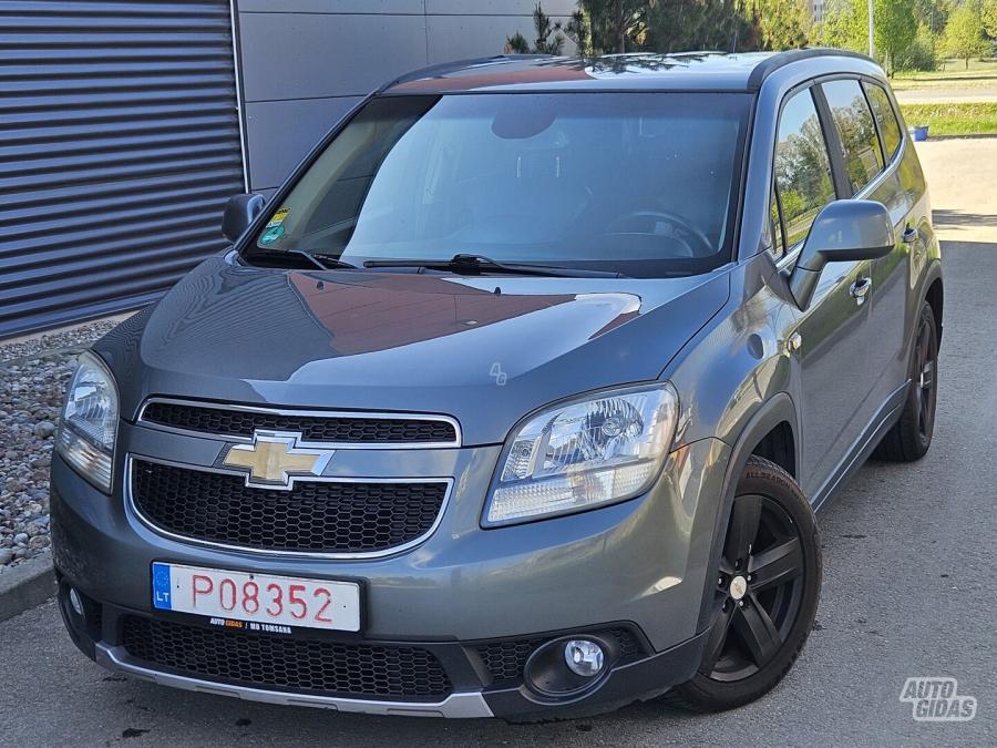 Grey Chevrolet Orlando 2011 in Kluonaliai, with an engine capacity of 2.00 L and mileage of 210 thousand km for 5199 €, photo 4 on AUTOMOTO.COM.LV