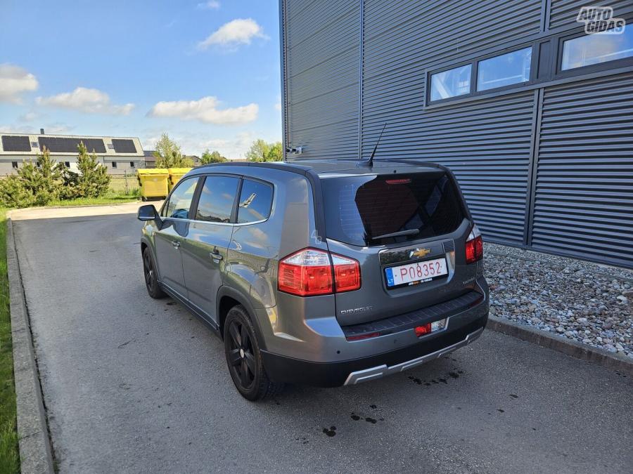 Grey Chevrolet Orlando 2011 in Kluonaliai, with an engine capacity of 2.00 L and mileage of 210 thousand km for 5199 €, photo 8 on AUTOMOTO.COM.LV