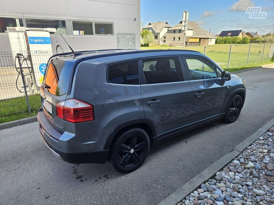 Grey Chevrolet Orlando 2011 in Kluonaliai, with an engine capacity of 2.00 L and mileage of 210 thousand km for 5199 €, photo 13 on AUTOMOTO.COM.LV