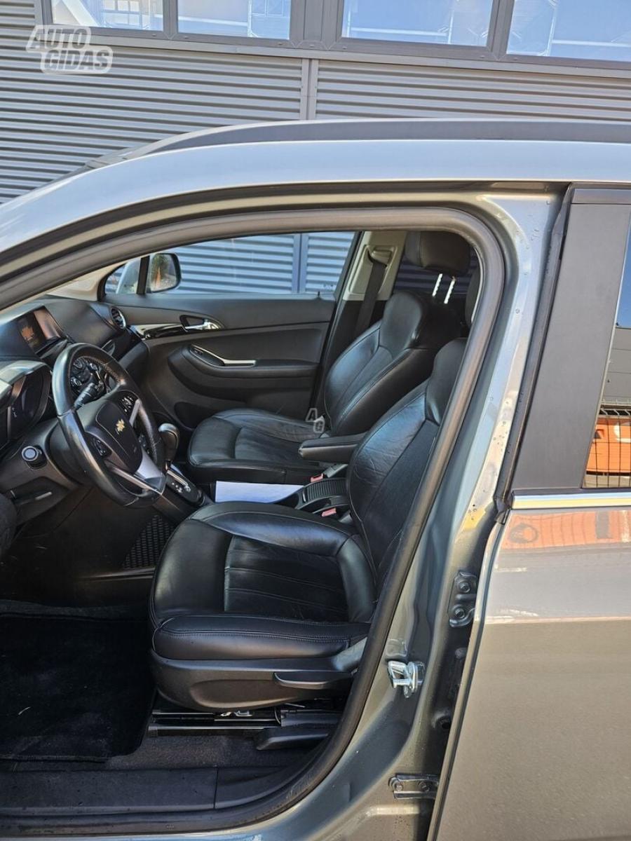 Grey Chevrolet Orlando 2011 in Kluonaliai, with an engine capacity of 2.00 L and mileage of 210 thousand km for 5199 €, photo 17 on AUTOMOTO.COM.LV
