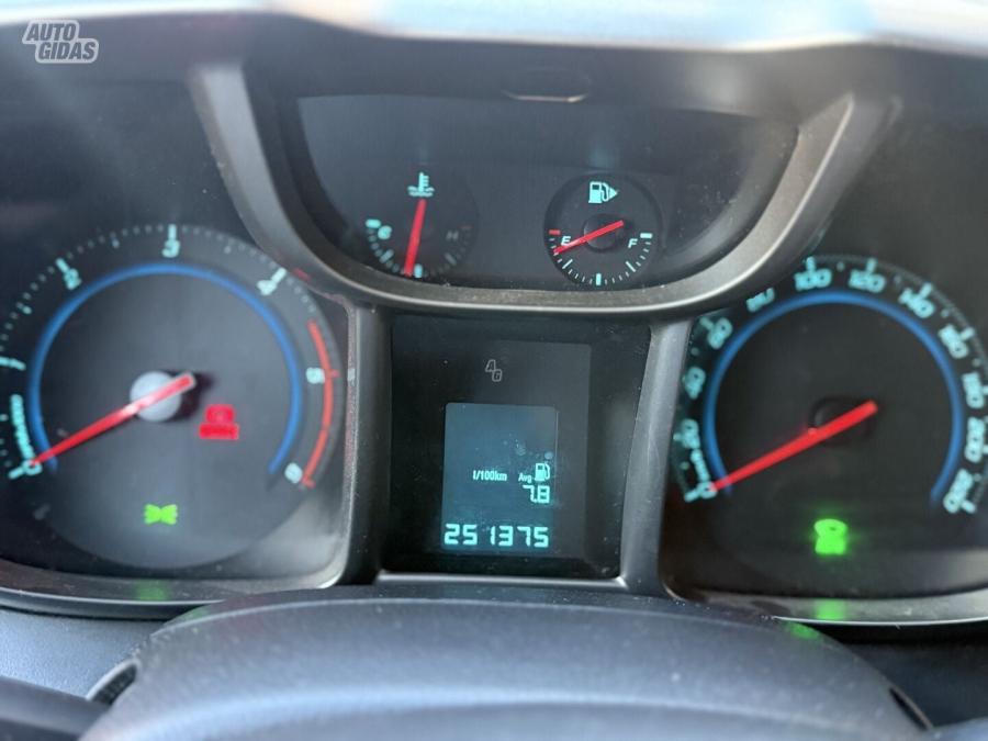 Pelēks Chevrolet Orlando 2011 Viļņa, ar dzinēja tilpumu 2.00 L un nobraukumu 252 tūkst. km par 2950 €, foto 17 vietnē AUTOMOTO.COM.LV
