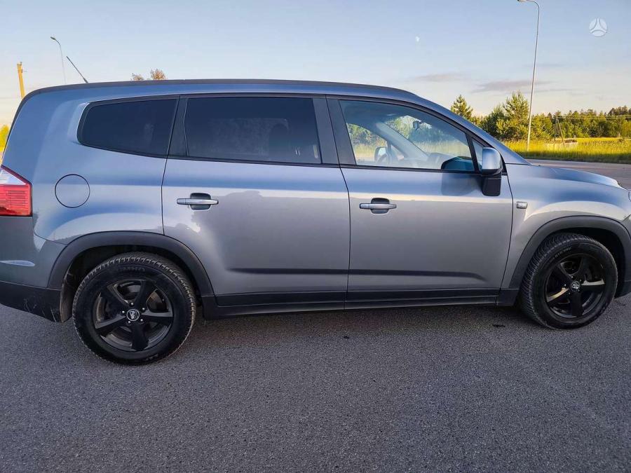 Grey Chevrolet Orlando 2013 in Vilnius, with an engine capacity of 2.00 L and mileage of 202 thousand km for 4450 €, photo 5 on AUTOMOTO.COM.LV