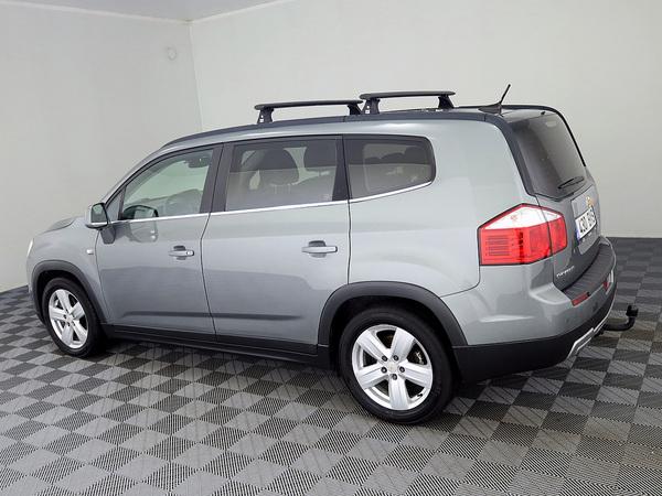 Grey Chevrolet Orlando 2011 in Tallinn, with an engine capacity of 2.00 L and mileage of 298 thousand km for 2999 €, photo 4 on AUTOMOTO.COM.LV