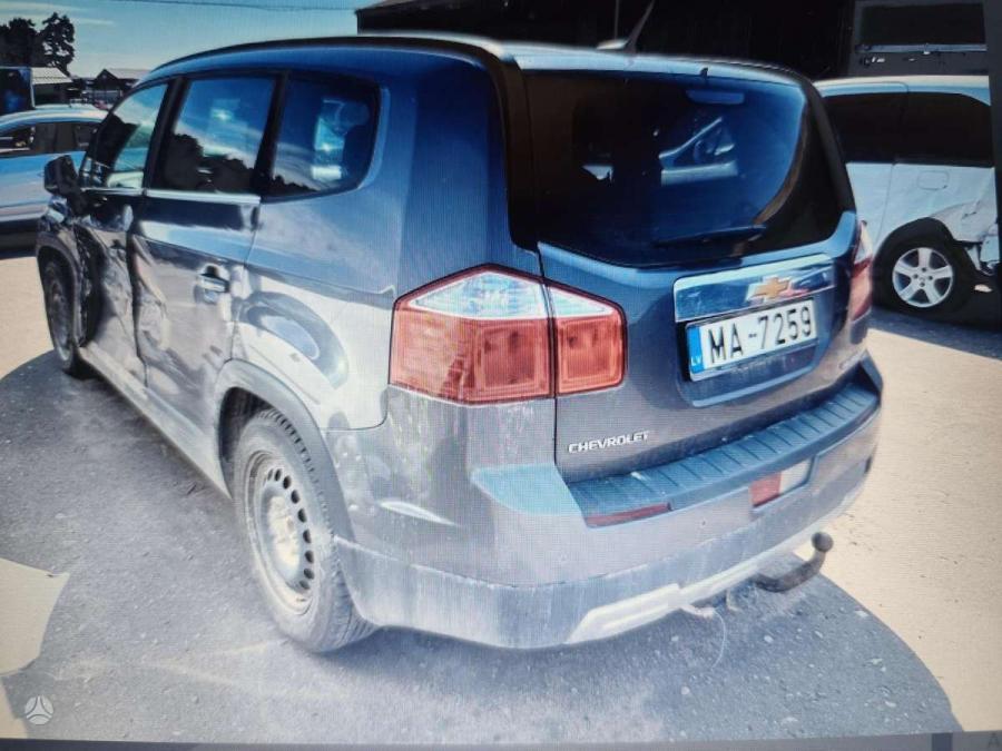 Grey Chevrolet Orlando 2011 in Siauliai, with an engine capacity of 2.00 L and mileage of 176 thousand km for 1450 €, photo 5 on AUTOMOTO.COM.LV