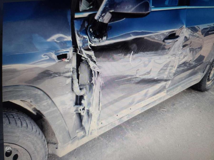 Grey Chevrolet Orlando 2011 in Siauliai, with an engine capacity of 2.00 L and mileage of 176 thousand km for 1450 €, photo 7 on AUTOMOTO.COM.LV