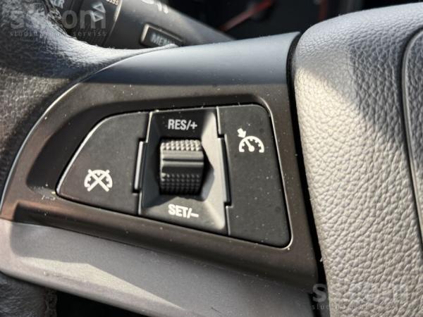 Chevrolet Orlando 2011 Rīga, ar dzinēja tilpumu 2.00 L un nobraukumu 256 tūkst. km par 3490 €, foto 9 vietnē AUTOMOTO.COM.LV