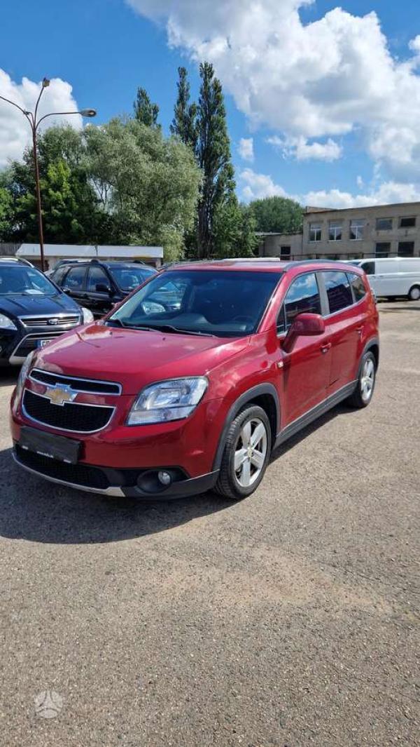 Red Chevrolet Orlando 2011 in Klaipeda, with an engine capacity of 2.00 L and mileage of 185 thousand km for 4200 €, photo 1 on AUTOMOTO.COM.LV
