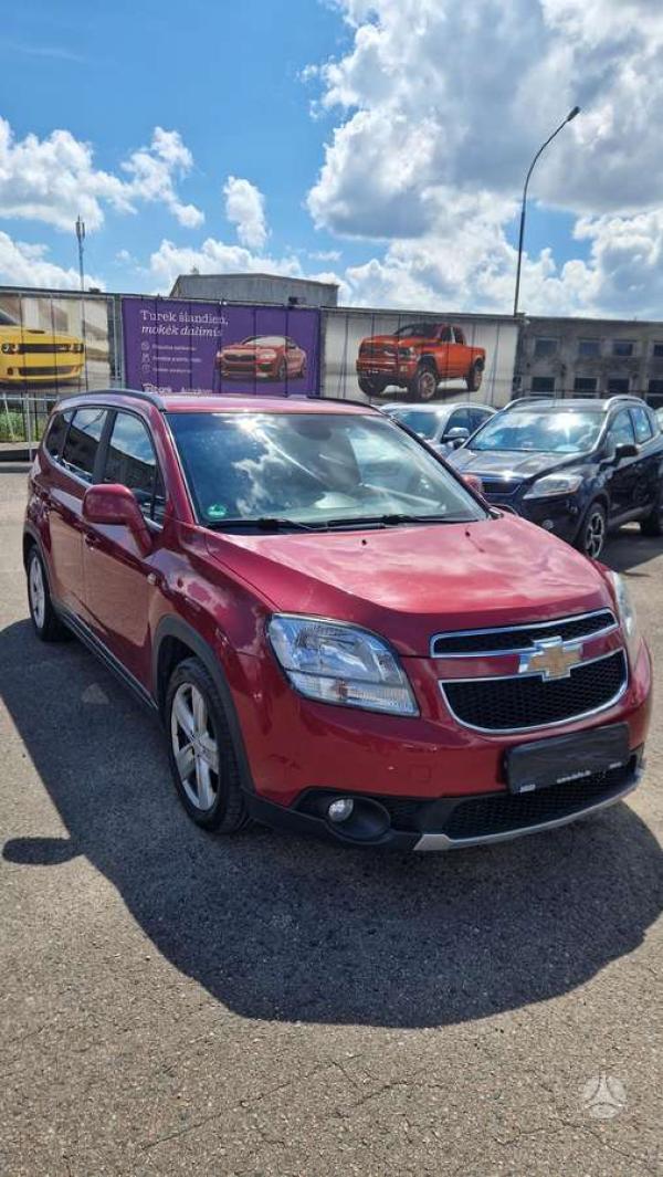 Red Chevrolet Orlando 2011 in Klaipeda, with an engine capacity of 2.00 L and mileage of 185 thousand km for 4200 €, photo 2 on AUTOMOTO.COM.LV
