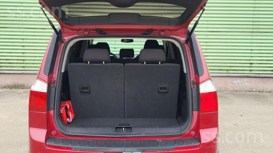 Red Chevrolet Orlando 2011 in Riga, with an engine capacity of 2.00 L and mileage of 250 thousand km for 3990 €, photo 8 on AUTOMOTO.COM.LV