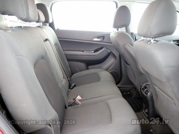 Red Chevrolet Orlando 2012 in Tallinn, with an engine capacity of 1.80 L and mileage of 131 thousand km for 2799 €, photo 7 on AUTOMOTO.COM.LV