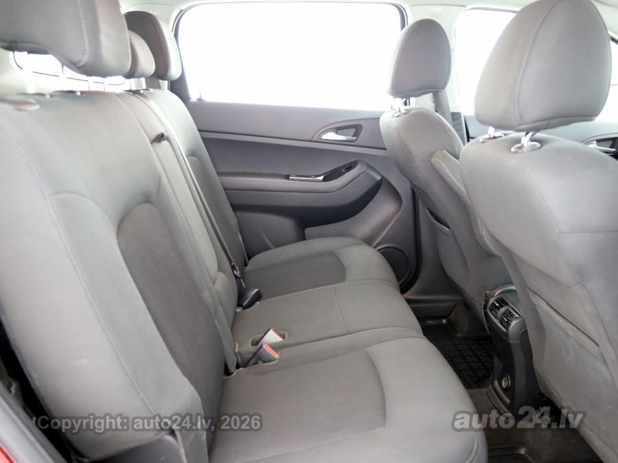 Red Chevrolet Orlando 2012 in Tallinn, with an engine capacity of 1.80 L and mileage of 131 thousand km for 2799 €, photo 8 on AUTOMOTO.COM.LV