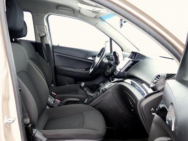 Chevrolet Orlando 2011 Tallina, ar dzinēja tilpumu 2.00 L un nobraukumu 285 tūkst. km par 1999 €, foto 6 vietnē AUTOMOTO.COM.LV