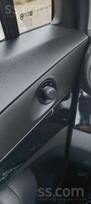 Chevrolet Orlando 2012 Rīga, ar dzinēja tilpumu 2.00 L un nobraukumu 281 tūkst. km par 4000 €, foto 5 vietnē AUTOMOTO.COM.LV