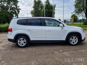 White Chevrolet Orlando 2012 in Ogre, with an engine capacity of 2.00 L and mileage of 0 thousand km for 5570 €, photo 4 on AUTOMOTO.COM.LV
