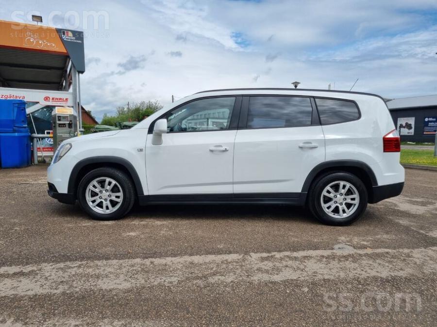 White Chevrolet Orlando 2012 in Ogre, with an engine capacity of 2.00 L and mileage of 0 thousand km for 5570 €, photo 8 on AUTOMOTO.COM.LV