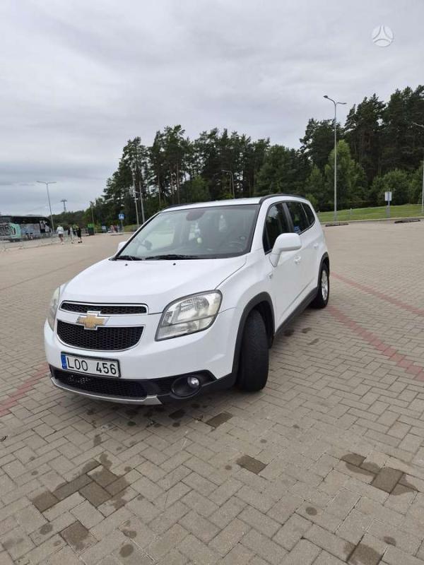 White Chevrolet Orlando 2012 in Druskininkai, with an engine capacity of 2.00 L and mileage of 278 thousand km for 4200 €, photo 1 on AUTOMOTO.COM.LV