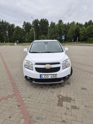 White Chevrolet Orlando 2012 in Druskininkai, with an engine capacity of 2.00 L and mileage of 278 thousand km for 4200 €, photo 3 on AUTOMOTO.COM.LV