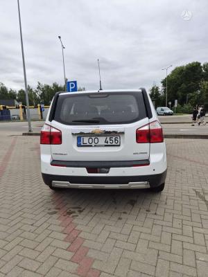 White Chevrolet Orlando 2012 in Druskininkai, with an engine capacity of 2.00 L and mileage of 278 thousand km for 4200 €, photo 7 on AUTOMOTO.COM.LV