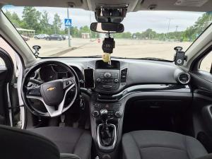 White Chevrolet Orlando 2012 in Druskininkai, with an engine capacity of 2.00 L and mileage of 278 thousand km for 4200 €, photo 8 on AUTOMOTO.COM.LV