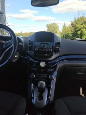 White Chevrolet Orlando 2012 in Vilnius, with an engine capacity of 2.00 L and mileage of 222 thousand km for 4500 €, photo 3 on AUTOMOTO.COM.LV