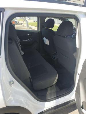 White Chevrolet Orlando 2012 in Vilnius, with an engine capacity of 2.00 L and mileage of 222 thousand km for 4500 €, photo 6 on AUTOMOTO.COM.LV