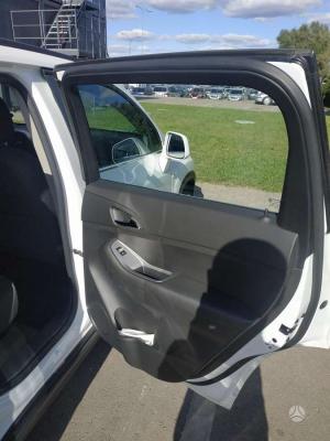 White Chevrolet Orlando 2012 in Vilnius, with an engine capacity of 2.00 L and mileage of 222 thousand km for 4500 €, photo 7 on AUTOMOTO.COM.LV