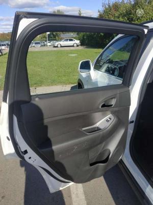 White Chevrolet Orlando 2012 in Vilnius, with an engine capacity of 2.00 L and mileage of 222 thousand km for 4500 €, photo 8 on AUTOMOTO.COM.LV