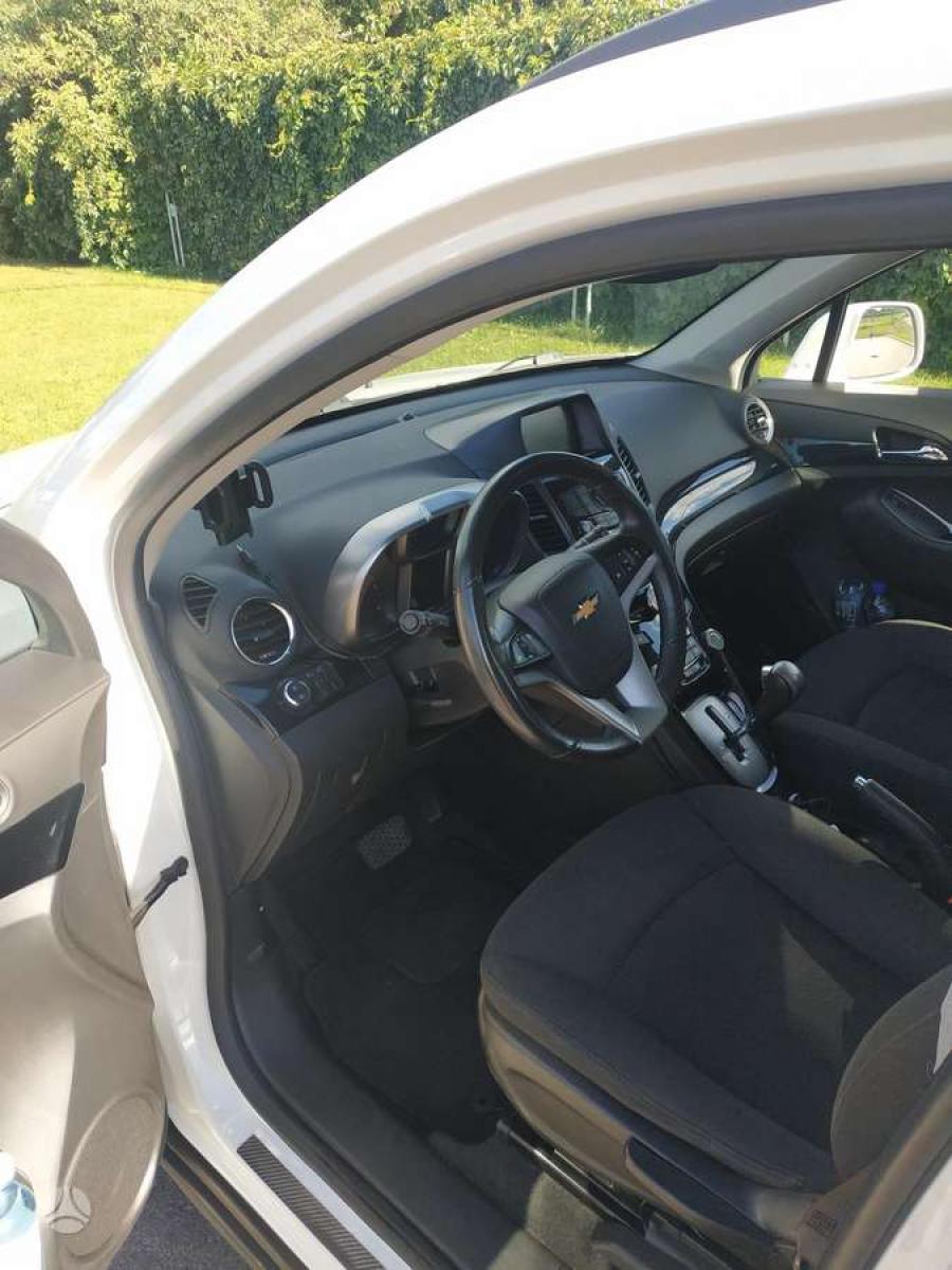 White Chevrolet Orlando 2012 in Vilnius, with an engine capacity of 2.00 L and mileage of 222 thousand km for 4500 €, photo 9 on AUTOMOTO.COM.LV