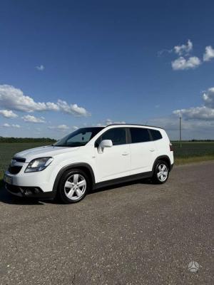 White Chevrolet Orlando 2012 in Radviliskis, with an engine capacity of 2.00 L and mileage of 219 thousand km for 4400 €, photo 3 on AUTOMOTO.COM.LV