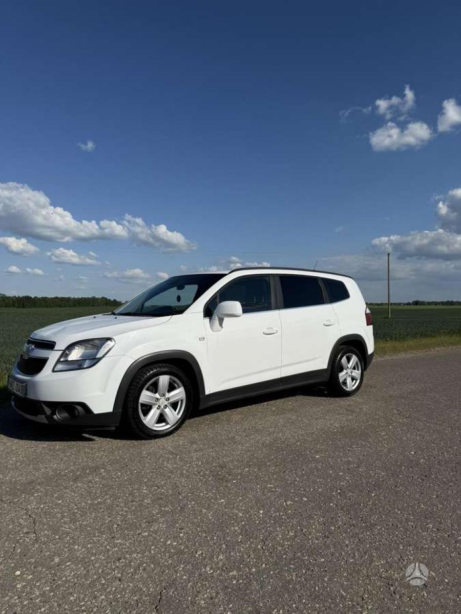 White Chevrolet Orlando 2012 in Radviliskis, with an engine capacity of 2.00 L and mileage of 219 thousand km for 4400 €, photo 3 on AUTOMOTO.COM.LV