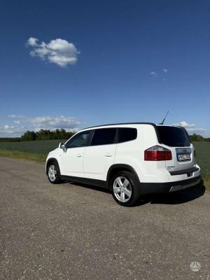 White Chevrolet Orlando 2012 in Radviliskis, with an engine capacity of 2.00 L and mileage of 219 thousand km for 4400 €, photo 5 on AUTOMOTO.COM.LV