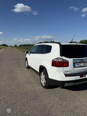 White Chevrolet Orlando 2012 in Radviliskis, with an engine capacity of 2.00 L and mileage of 219 thousand km for 4400 €, photo 6 on AUTOMOTO.COM.LV