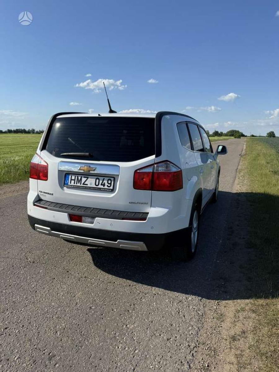 White Chevrolet Orlando 2012 in Radviliskis, with an engine capacity of 2.00 L and mileage of 219 thousand km for 4400 €, photo 7 on AUTOMOTO.COM.LV