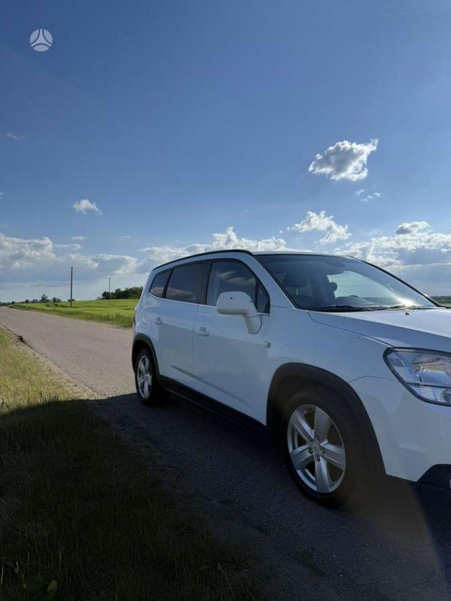 White Chevrolet Orlando 2012 in Radviliskis, with an engine capacity of 2.00 L and mileage of 219 thousand km for 4400 €, photo 9 on AUTOMOTO.COM.LV