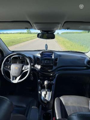 White Chevrolet Orlando 2012 in Radviliskis, with an engine capacity of 2.00 L and mileage of 219 thousand km for 4400 €, photo 10 on AUTOMOTO.COM.LV