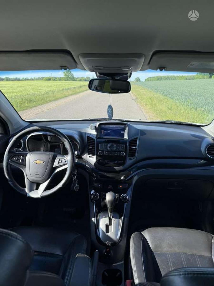 White Chevrolet Orlando 2012 in Radviliskis, with an engine capacity of 2.00 L and mileage of 219 thousand km for 4400 €, photo 10 on AUTOMOTO.COM.LV