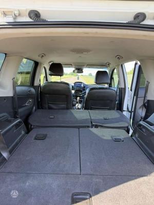 White Chevrolet Orlando 2012 in Radviliskis, with an engine capacity of 2.00 L and mileage of 219 thousand km for 4400 €, photo 16 on AUTOMOTO.COM.LV