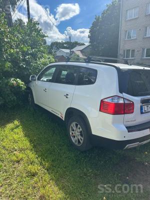 White Chevrolet Orlando 2013 in Riga, with an engine capacity of 2.00 L and mileage of 220 thousand km for 2000 €, photo 3 on AUTOMOTO.COM.LV