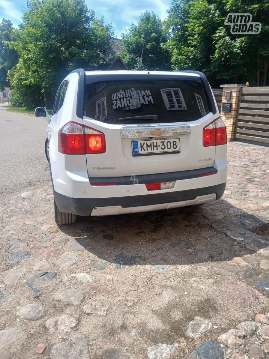 White Chevrolet Orlando 2013 in Radviliskis, with an engine capacity of 2.00 L and mileage of 231 thousand km for 4150 €, photo 4 on AUTOMOTO.COM.LV