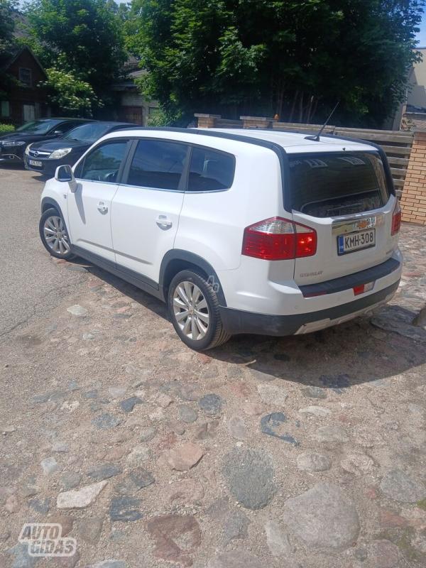 White Chevrolet Orlando 2013 in Radviliskis, with an engine capacity of 2.00 L and mileage of 231 thousand km for 4150 €, photo 4 on AUTOMOTO.COM.LV