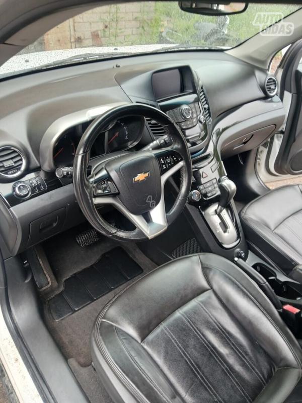 White Chevrolet Orlando 2013 in Radviliskis, with an engine capacity of 2.00 L and mileage of 231 thousand km for 4150 €, photo 7 on AUTOMOTO.COM.LV
