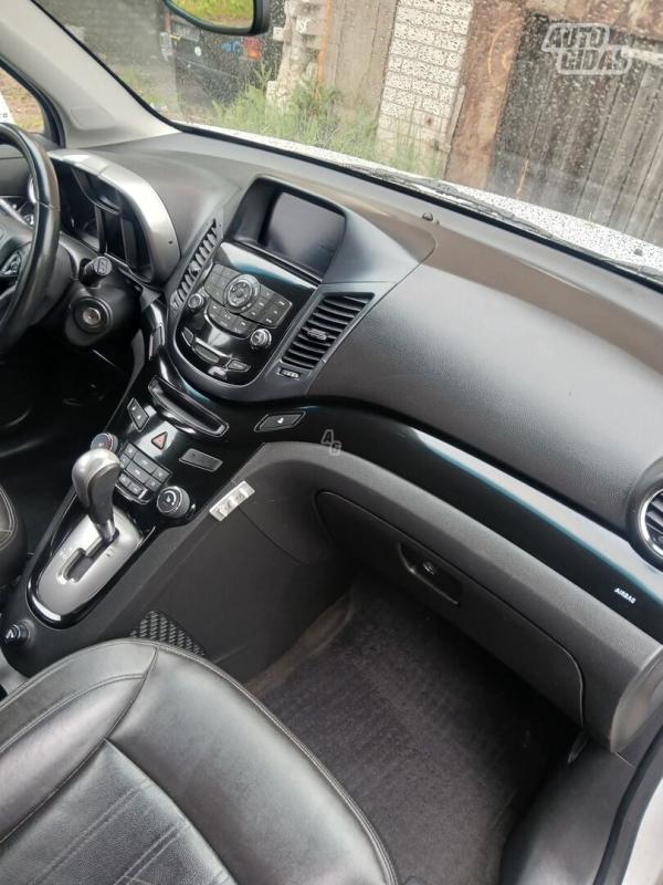 White Chevrolet Orlando 2013 in Radviliskis, with an engine capacity of 2.00 L and mileage of 231 thousand km for 4150 €, photo 8 on AUTOMOTO.COM.LV