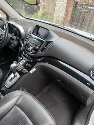 White Chevrolet Orlando 2013 in Radviliskis, with an engine capacity of 2.00 L and mileage of 231 thousand km for 4150 €, photo 9 on AUTOMOTO.COM.LV