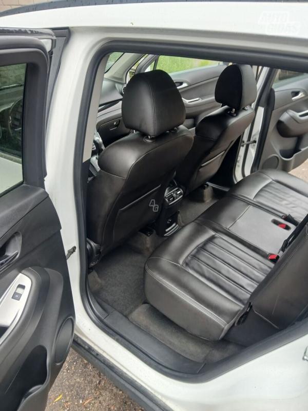 White Chevrolet Orlando 2013 in Radviliskis, with an engine capacity of 2.00 L and mileage of 231 thousand km for 4150 €, photo 9 on AUTOMOTO.COM.LV