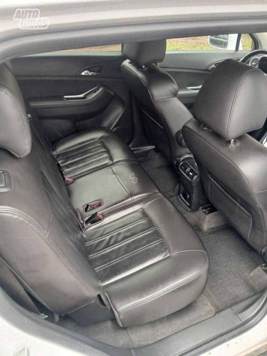 White Chevrolet Orlando 2013 in Radviliskis, with an engine capacity of 2.00 L and mileage of 231 thousand km for 4150 €, photo 11 on AUTOMOTO.COM.LV